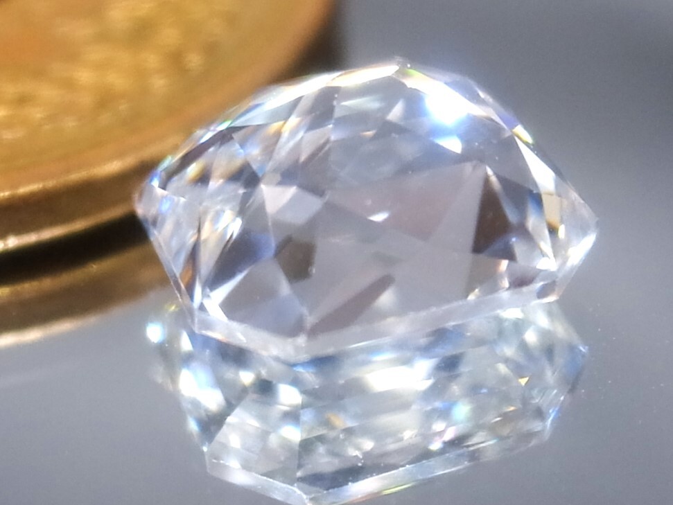 Yahoo!オークション - 5.69ct 新品・最先端技術のレーザー光線によるニ...