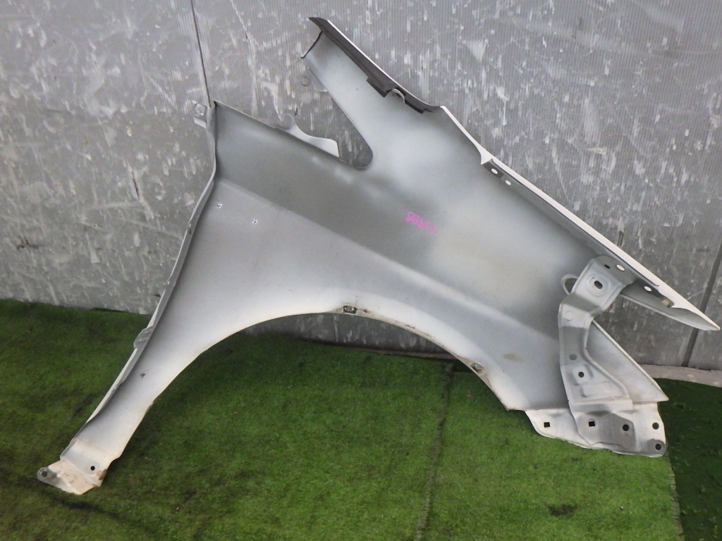 Yahoo!オークション - 売り切り DAA-ZVW30 プリウス 040 左フェンダー ...