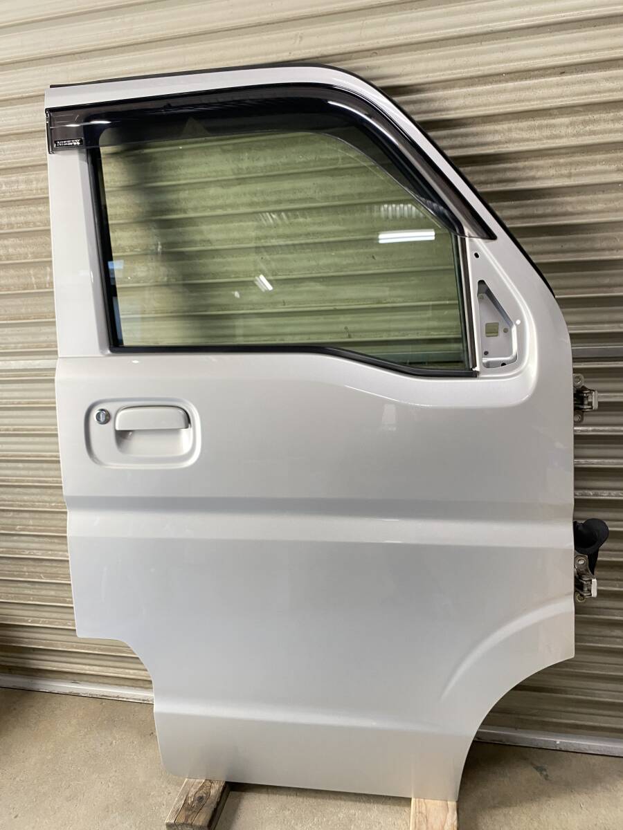 Yahoo!オークション - DR17 クリッパー 右フロントドア Z2S 2411-2270