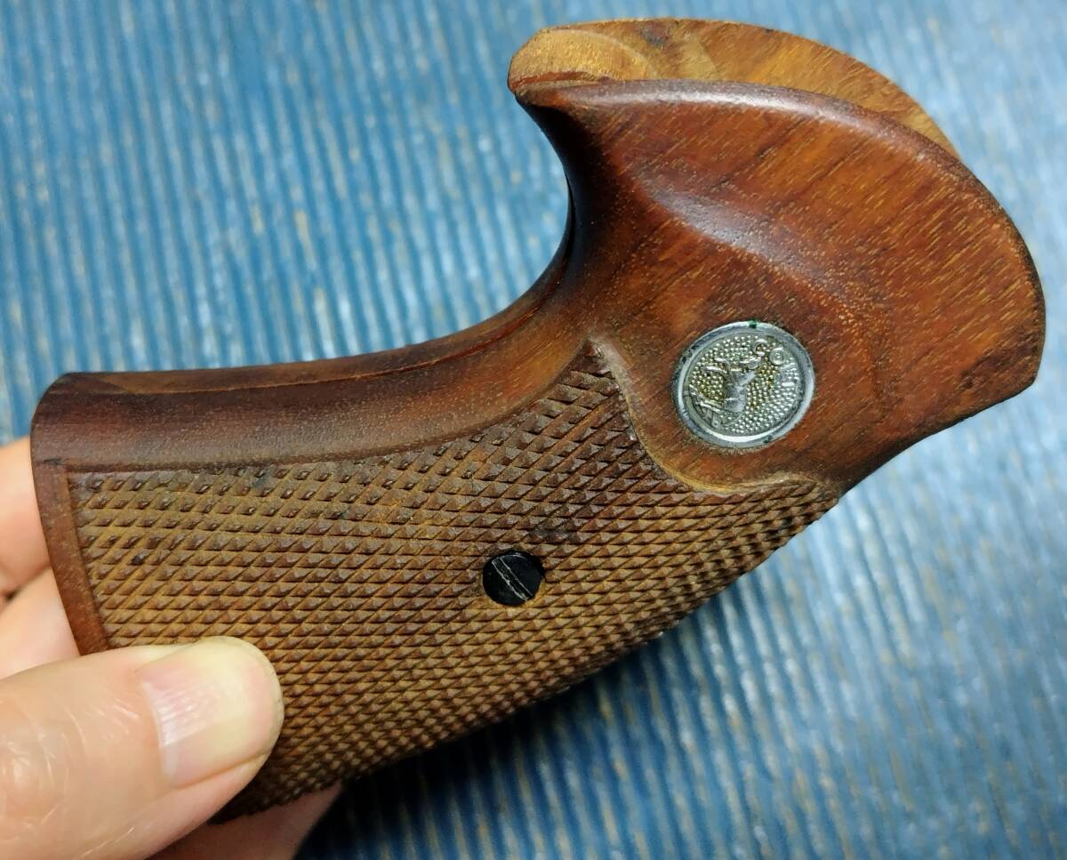 Yahoo!オークション - 実銃用コルト純正グリップ パイソン用2edタイプ