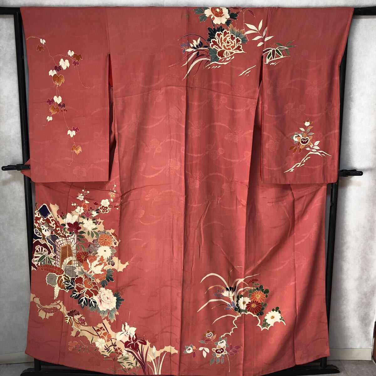 Yahoo!オークション - アンティーク 着物 駕籠 四季草花 金彩加工 地紋...