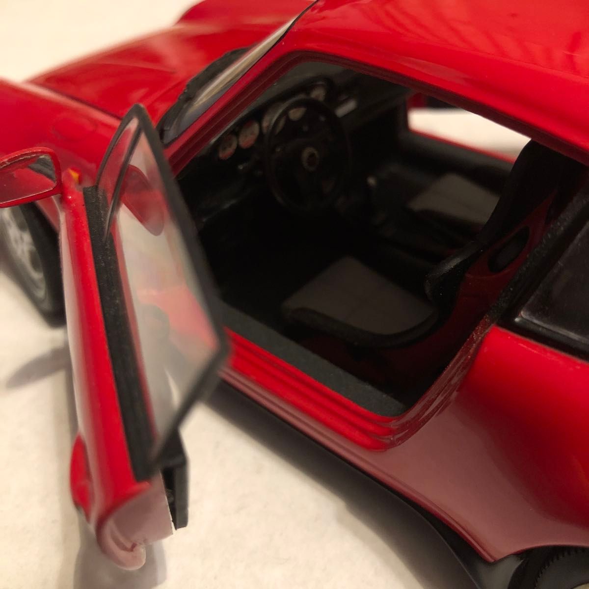 ポルシェ 911 カレラRS UTモデル 1/18スケール ダイキャストカー ポルシェ 911 カレラRS UTモデル 1/18スケール ダイキャストカー