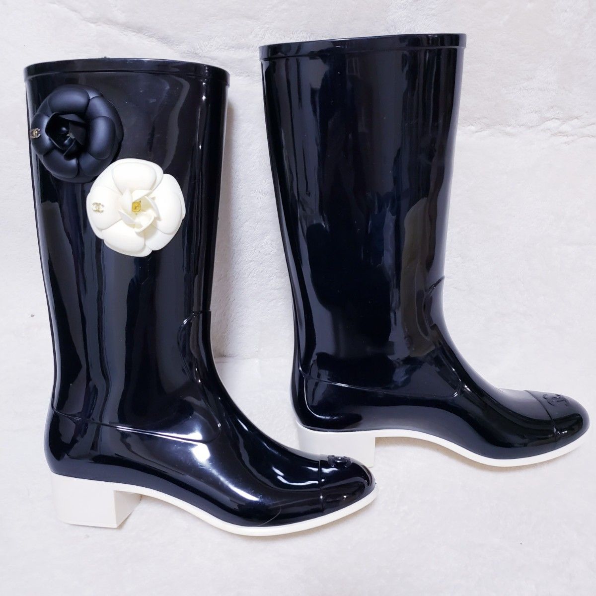 極美品 CHANEL シャネル カメリア ココマーク レインブーツ 完売 極美品 CHANEL シャネル カメリア ココマーク レインブーツ 完売