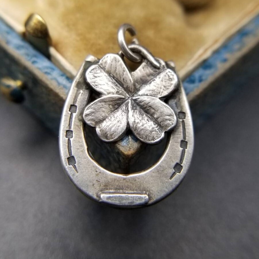 ホースシューと四つ葉 Lucky Clover Horseshoe 925シルバー ヴィンテージ チャーム ペンダントヘッド ブレスレット 銀 小ぶり レトロ Y20-B(シルバー)｜売買され ...
