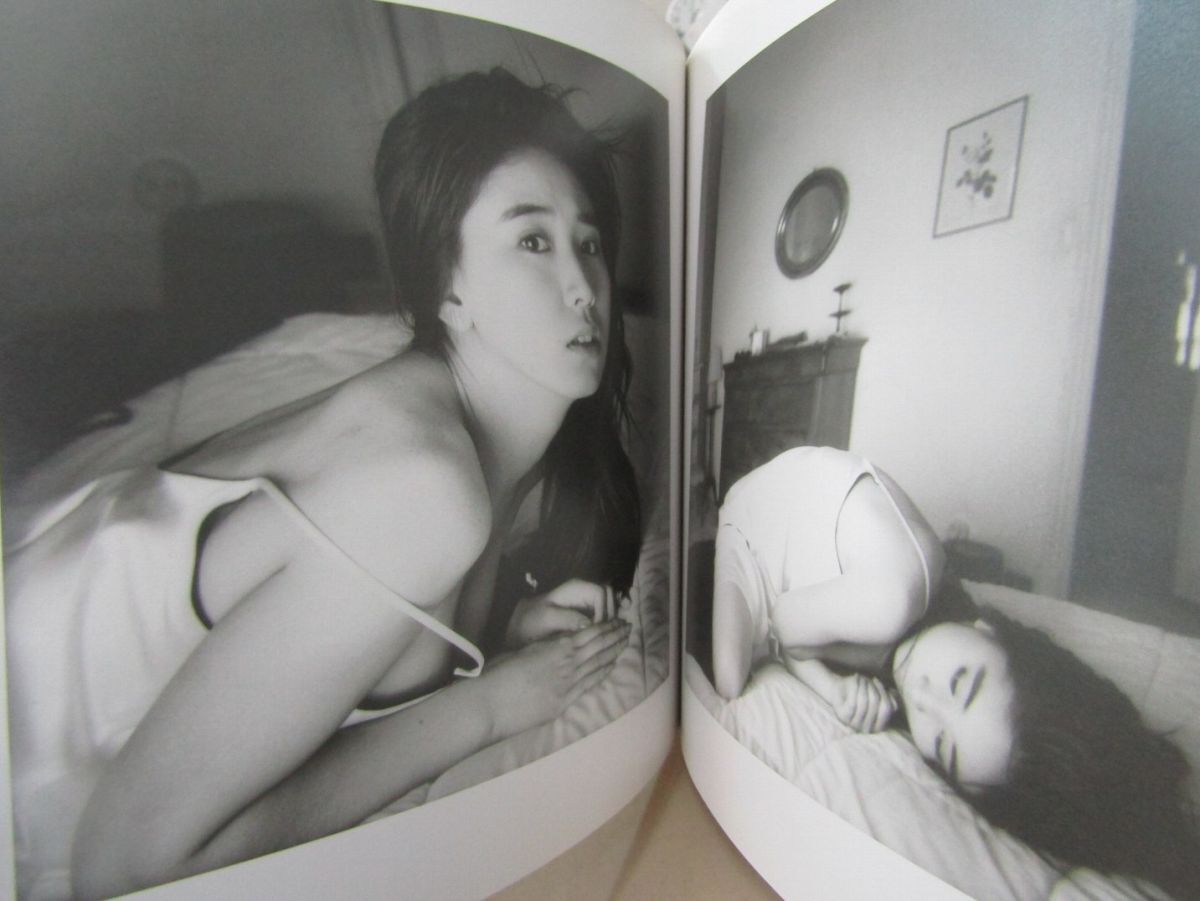 Yahoo!オークション - 2907 高井麻巳子写真集 ソレイユ おニャン子クラ...