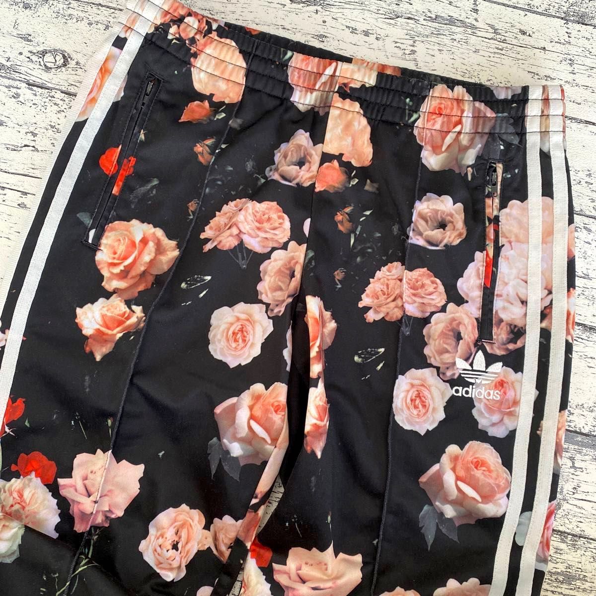 adidas Originals トラックパンツ ファイヤーバード 薔薇柄 ワン adidas Originals トラックパンツ ファイヤーバード 薔薇柄 ワン