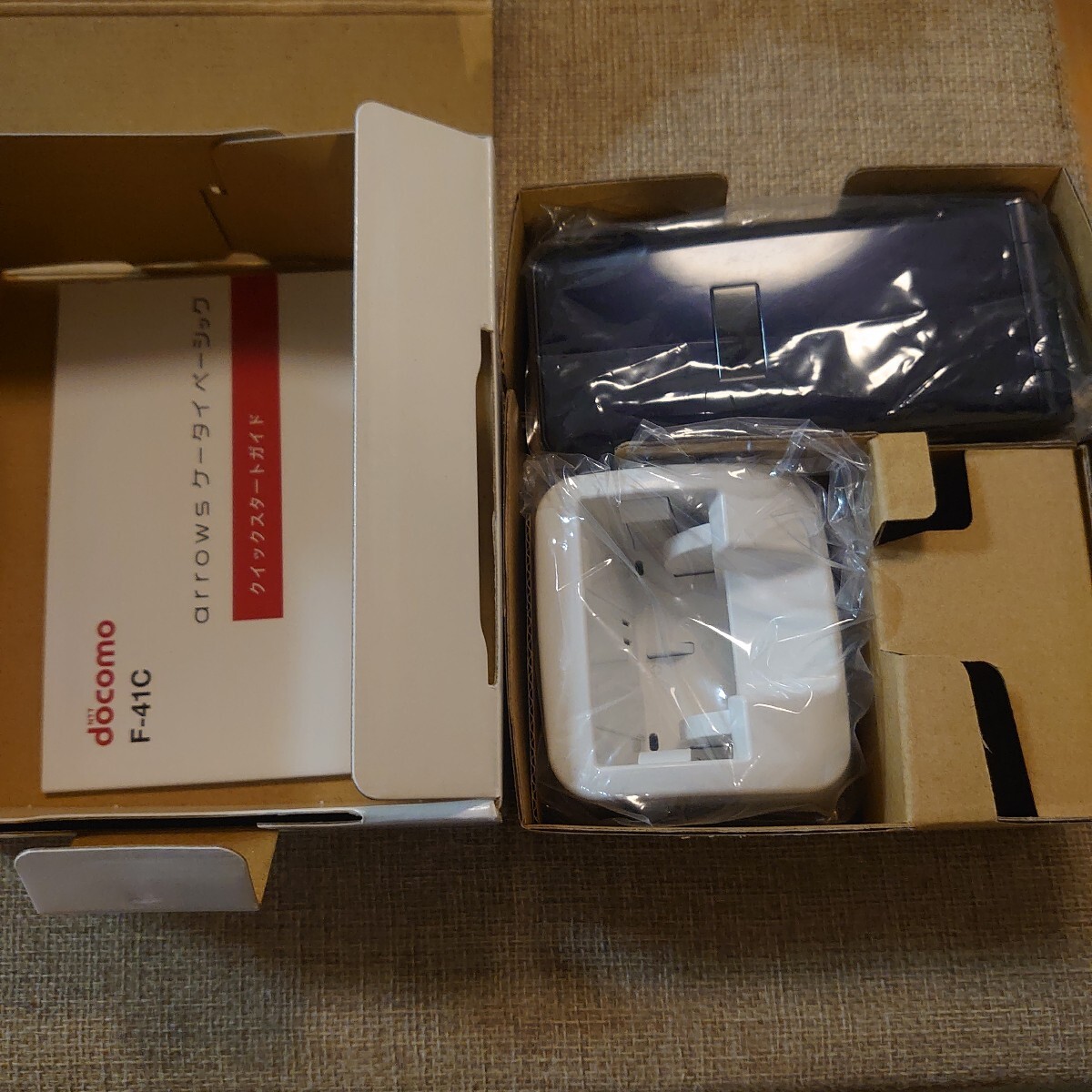 F-41C docomo 液晶に購入時のフィルム貼ったまま(携帯電話)｜売買されたオークション情報、yahooの商品情報をアーカイブ公開 - オークファン（aucfan.com）