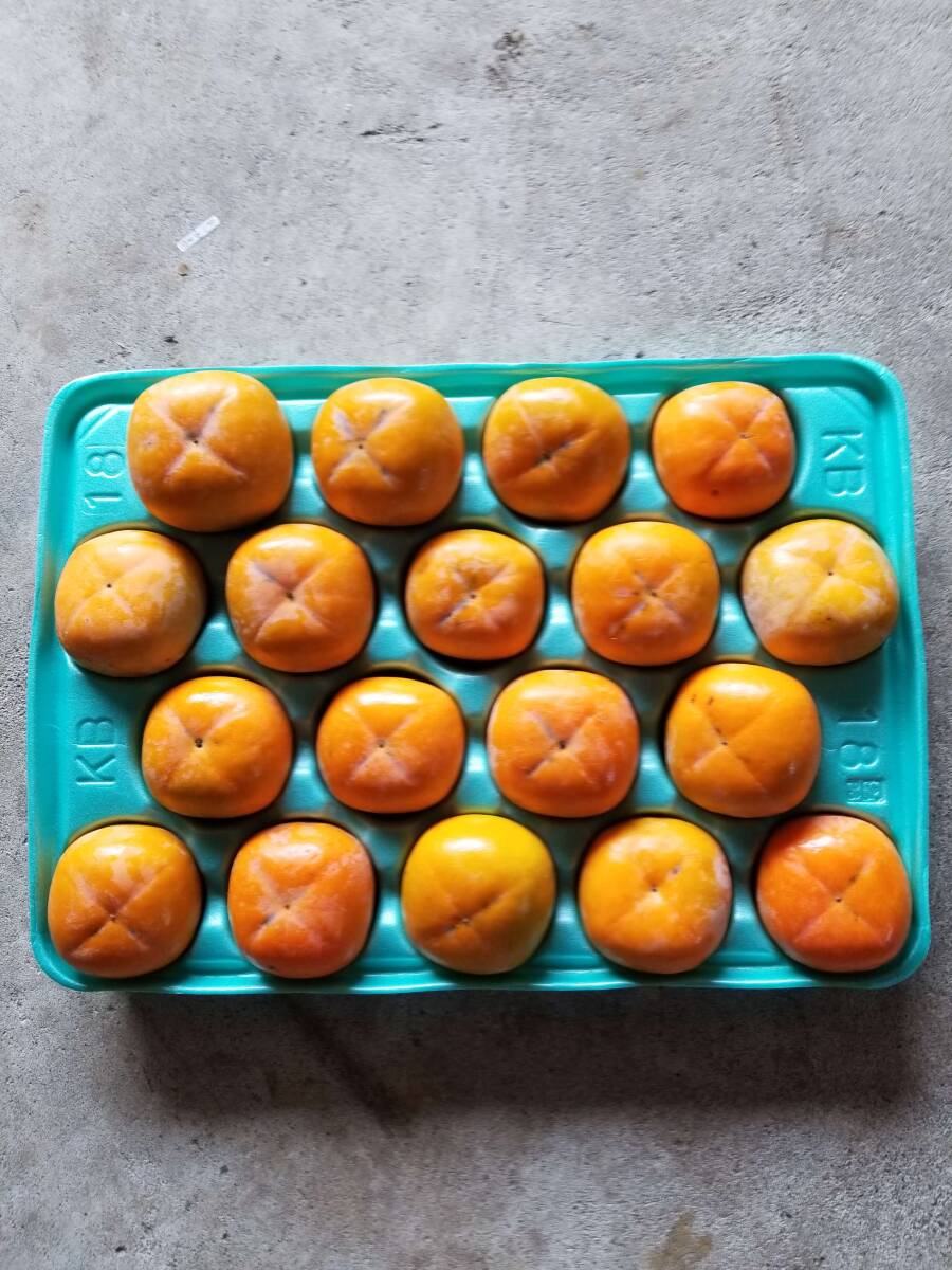 Yahoo!オークション - 新潟産甘柿4.0kg（18~20個）