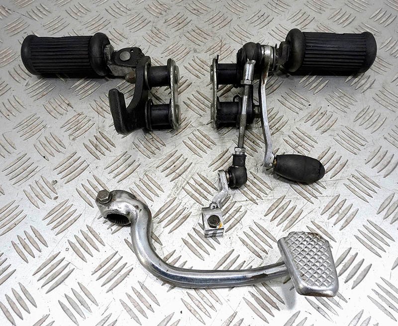 Yahoo!オークション - SR400 RH01J 純正バックステップセット f63-23s6...