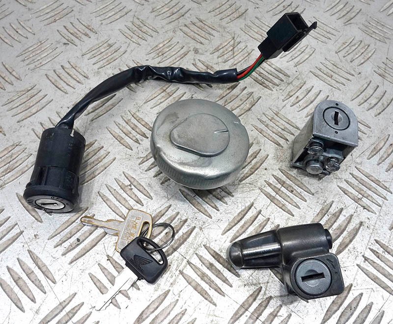 スーパーカブ90 カスタム セル付 HA02 イグニッションキー/タンクキャップ等 4点セット f52-34s6 角目 I/G イグニション メインスイッチ(ホンダ用)｜売買されたオークション ...