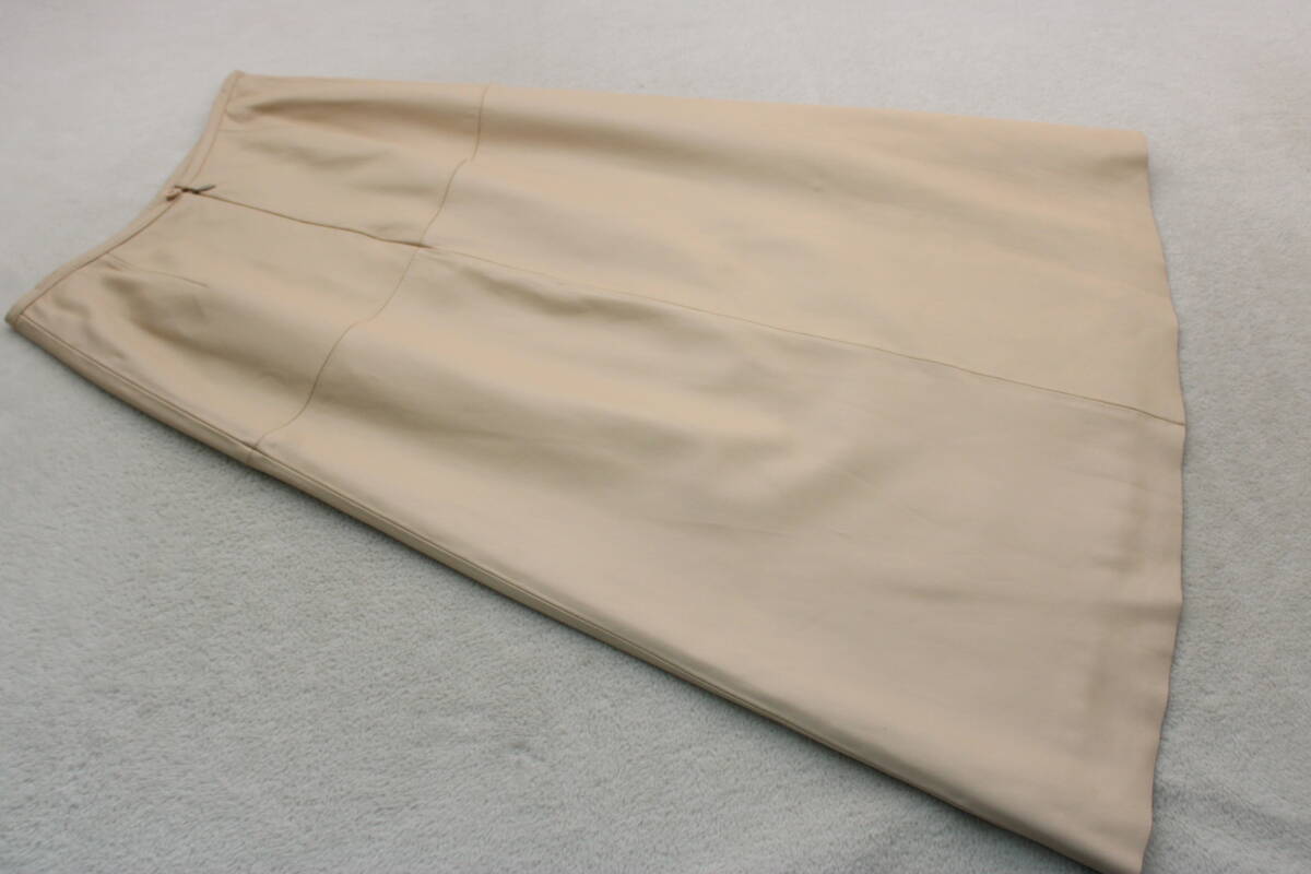 Yahoo!オークション - 12-194 新品タグ付 高級羊革レザースカート ベー...