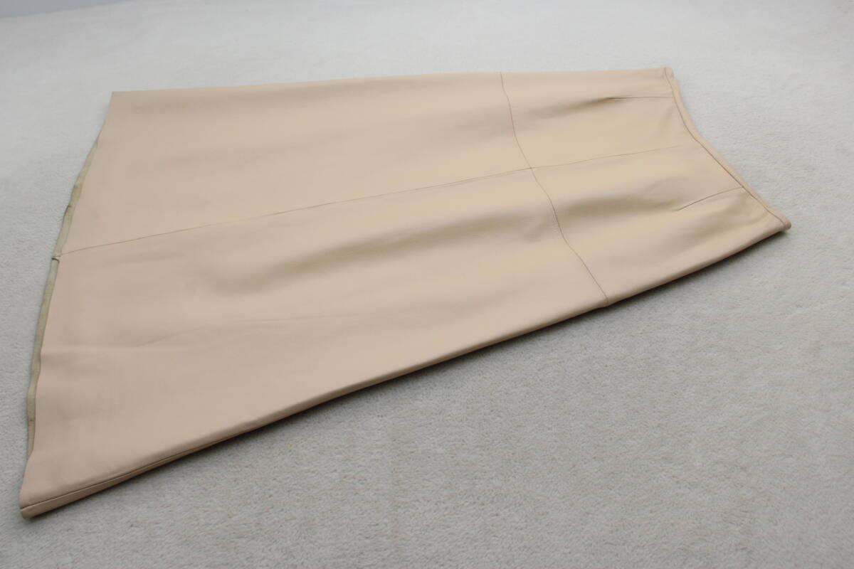 Yahoo!オークション - 12-194 新品タグ付 高級羊革レザースカート ベー...