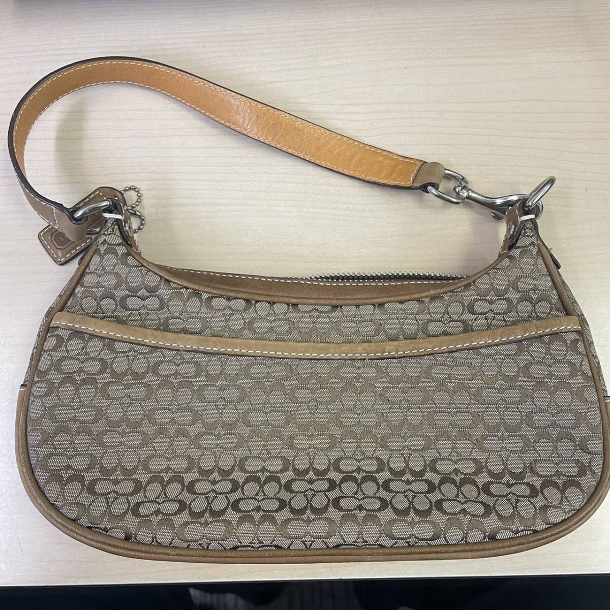 TG1201 コーチ バッグ ハンドバッグ 6623 シグネチャー レディース(ハンドバッグ)｜売買されたオークション情報、yahooの商品情報をアーカイブ公開 - オークファン（aucfan ...