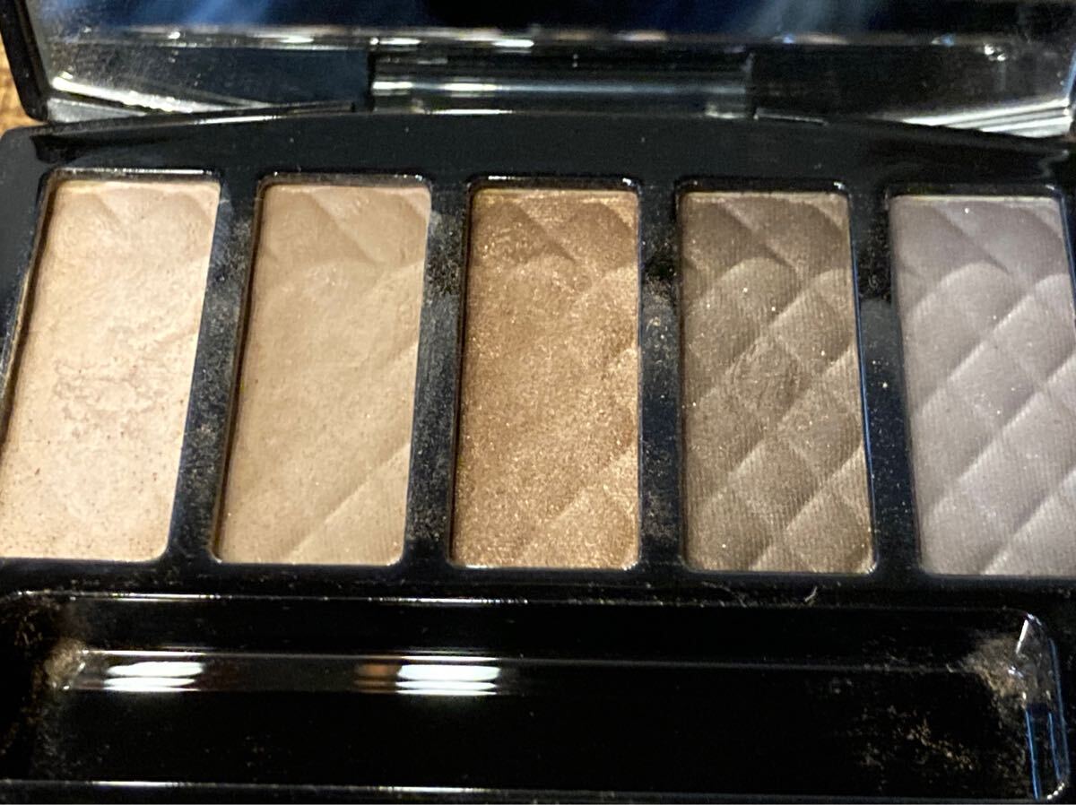 I4L355 シャネル CHANEL オンブル マトラッセ チャーミング アイシャドウ 9g(アイシャドウ)｜売買されたオークション情報、yahooの商品情報をアーカイブ公開 - オークファン ...