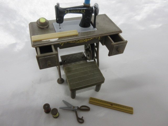 Yahoo!オークション - 保管品 シルバニアファミリー ミシンセット/も...