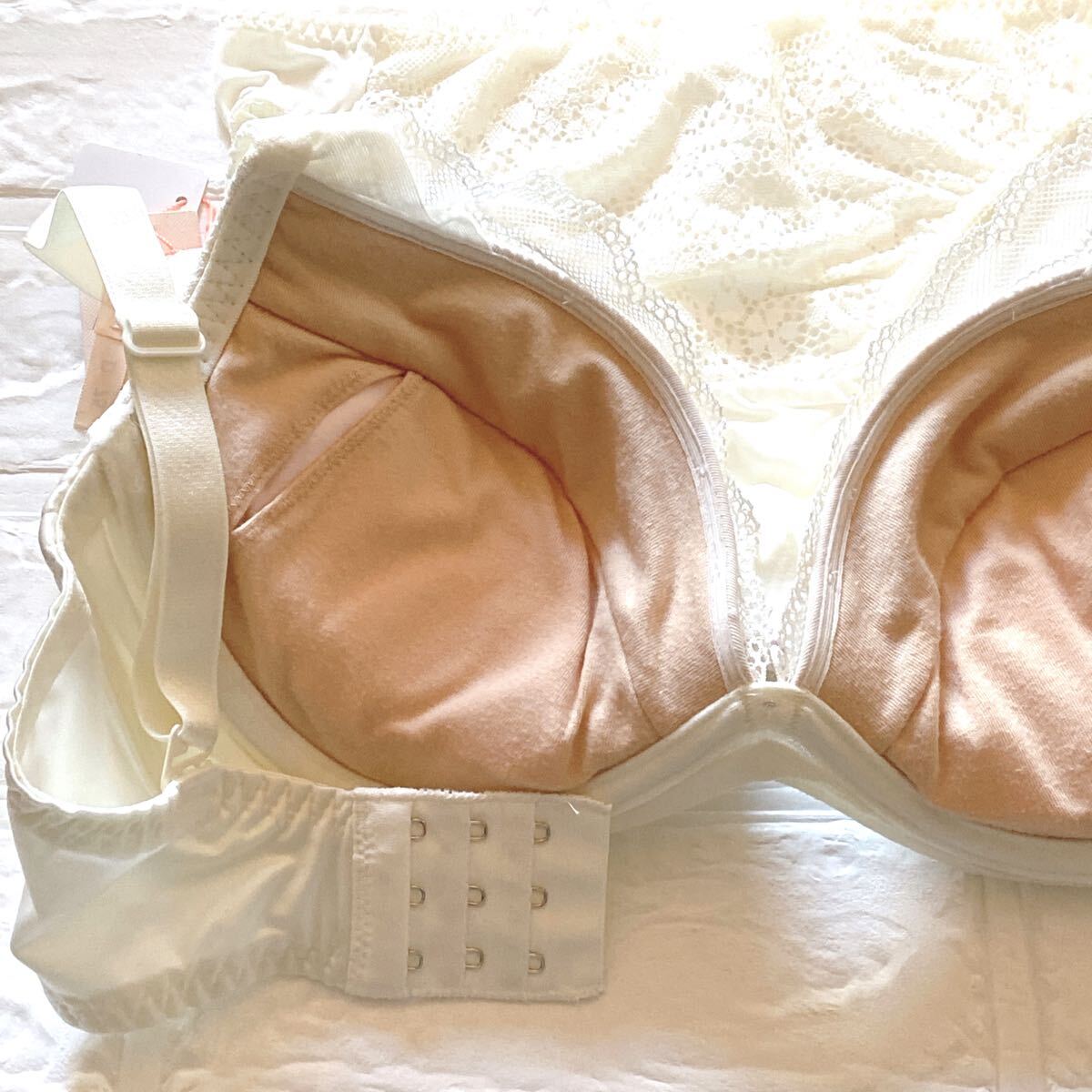 Yahoo!オークション - E70/M トリンプ 夢みるブラDeepV ブラ＆ショーツ...