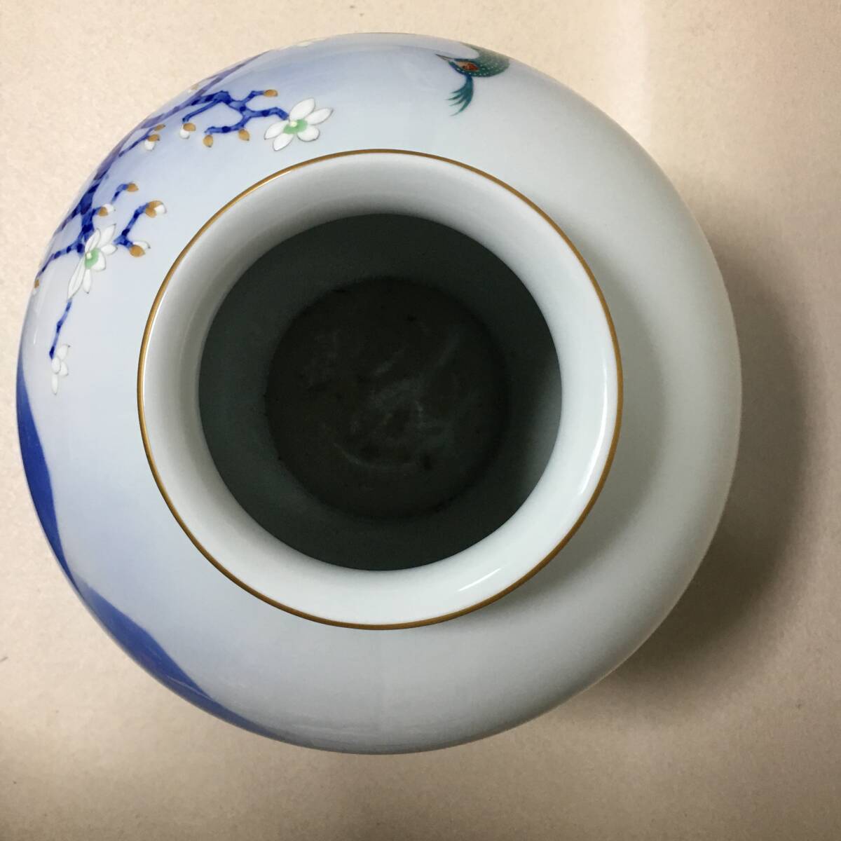 C896】深川製 色絵 孔雀に木蓮 壺 壷 高32.5cm 置物 花入 花生 C896】深川製 色絵 孔雀に木蓮 壺 壷 高32.5cm 置物 花入 花生