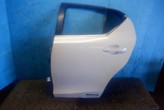 レクサス CT DAA-ZWA10 リア 左 ドア スライド 76004-76020 白パール 077 個人宅発送不可商品 ZNo:06031103 170416(サイド)｜売買された ...