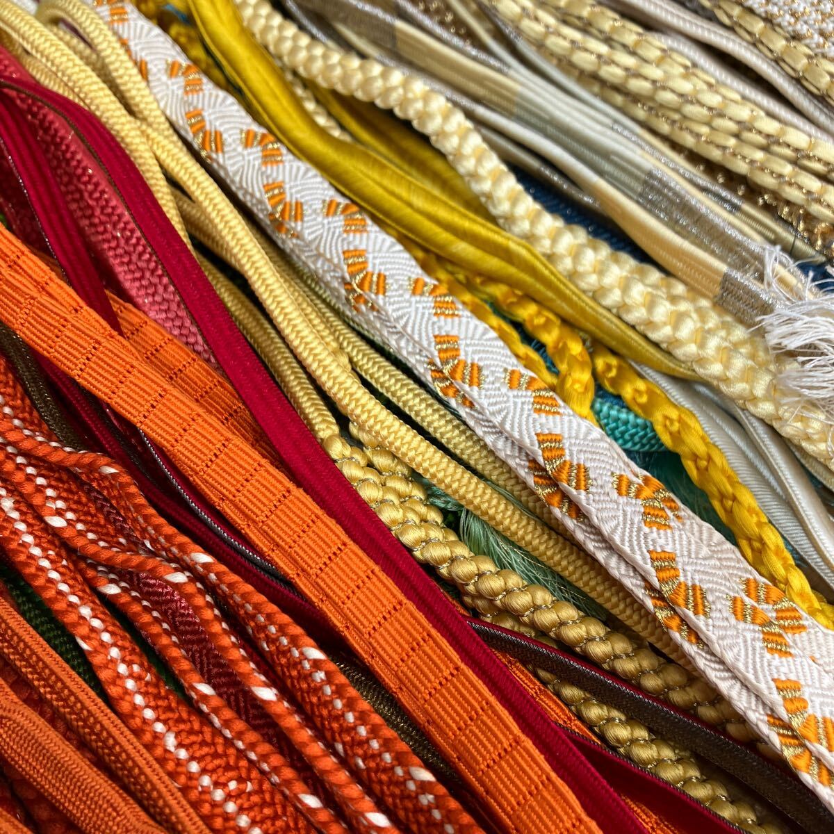 一右衛門No.2740 帯締め 100本まとめ売り 組紐 丸組 平組 角組 振袖用 礼装用 和装小物 大量まとめ売り(帯締め)｜売買されたオークション情報、yahooの商品情報をアーカイブ公開 ...