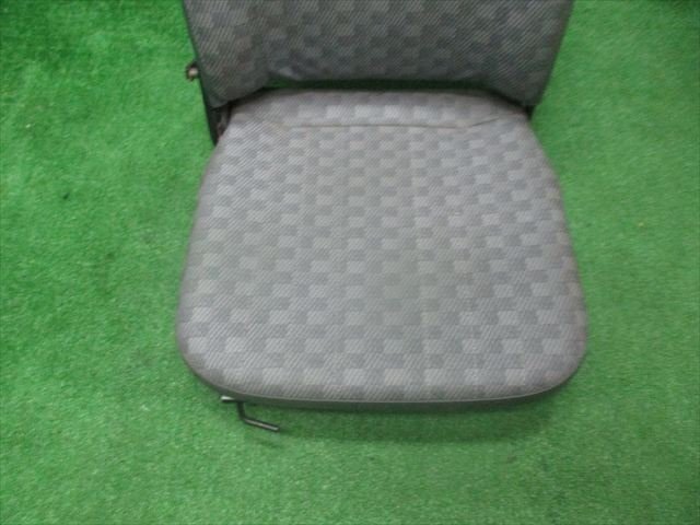 Yahoo!オークション - 76084 サンバーV KV4 運転席シート
