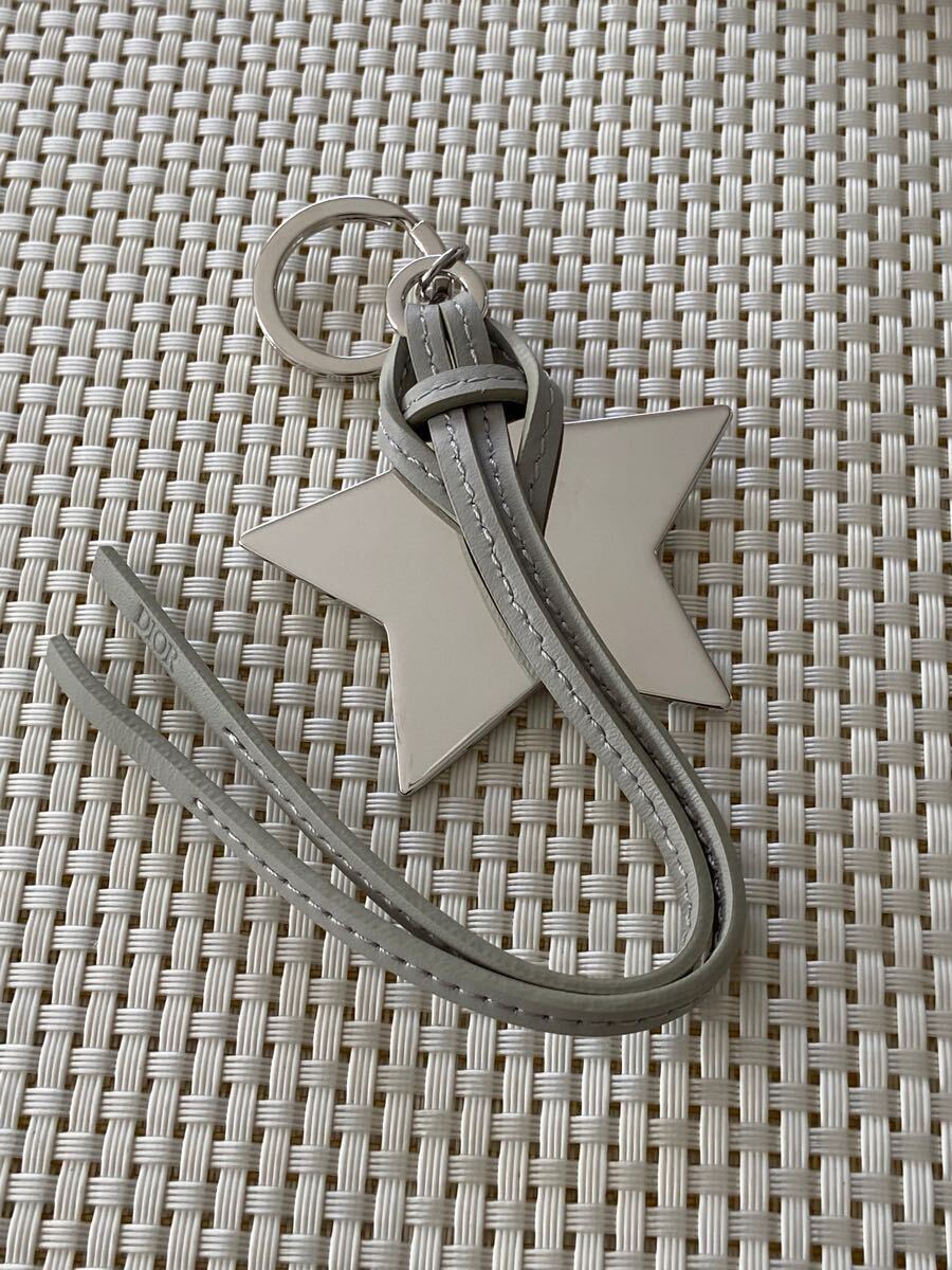 Dior ディオール キーホルダー クリスタル会員ノベルティ(クリスチャン・ディオール)｜売買されたオークション情報、yahooの商品情報をアーカイブ公開 - オークファン（aucfan.com）