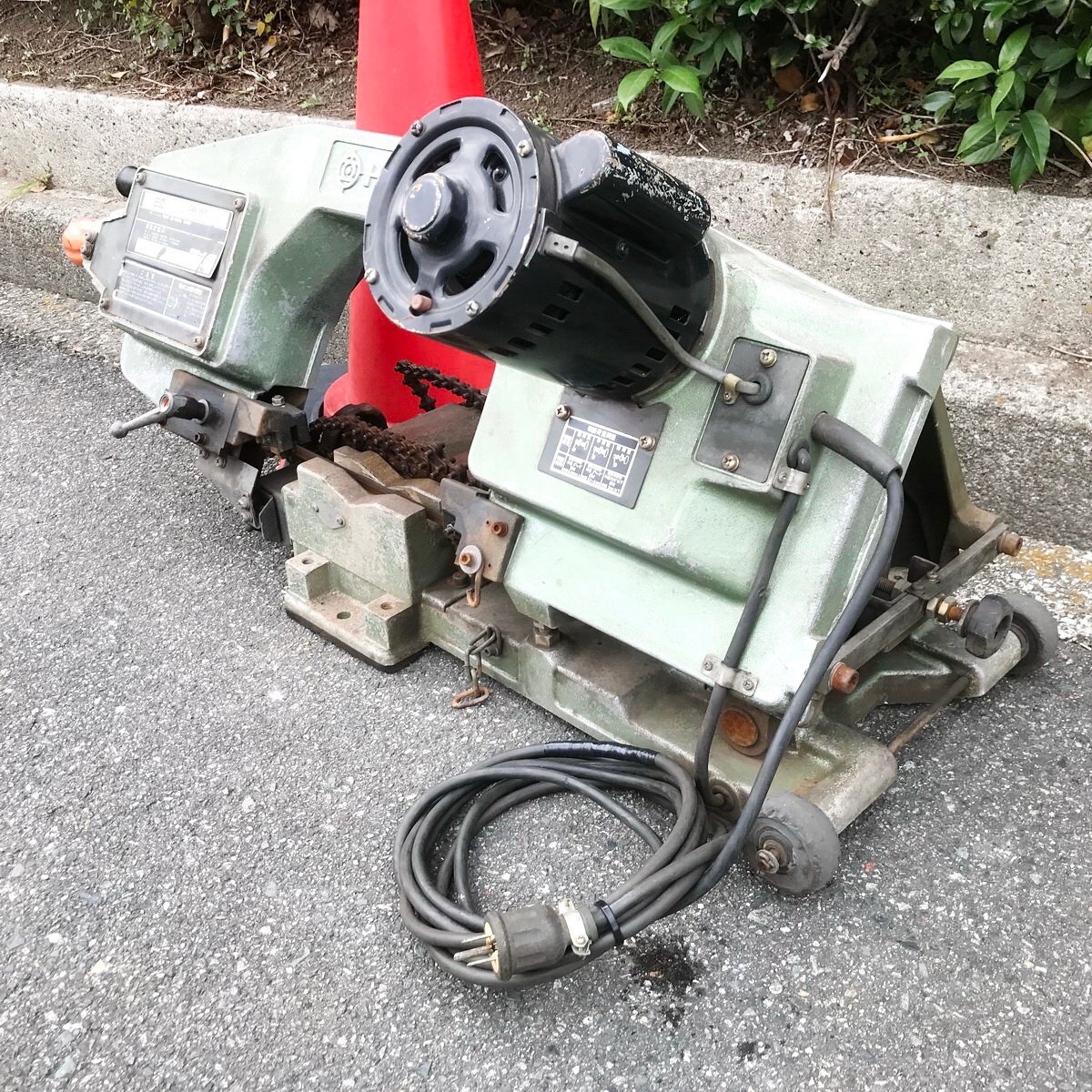 立清g658 日立 185mmロータリーバンドソー CB18F 最大切断応力φ185mm チェーンバイス式 帯鋸 巾12.5x長1840m 電源コード4.5m 100V 380w(メタルソー ...