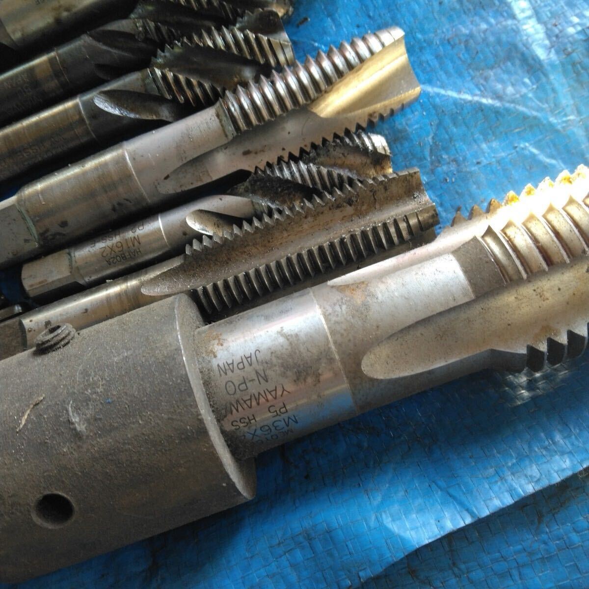 Yahoo!オークション - あu49 タップ (M4～M36)【無選別】約7 3kg分 写...