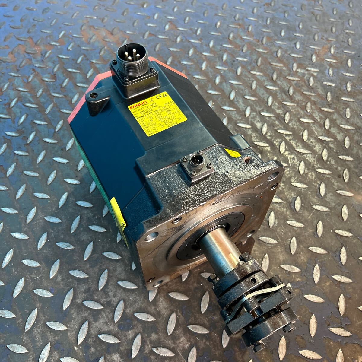 T9364 FANUC ACサーボモーター αiS22/4000 A06B-0265-B400 2008年 / Komatsu 立型マシニング N300V 2008年 から取り外し ジャンク品 ...