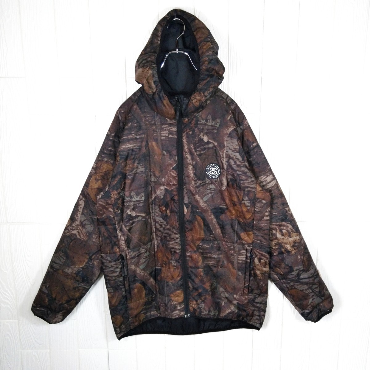 STUSSY】リアルツリー 中綿入り ナイロンフードジャケット STUSSY】リアルツリー 中綿入り ナイロンフードジャケット