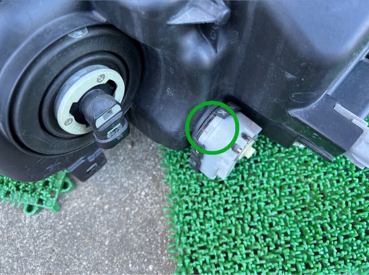 Toyota Harrier ASU60W ZSU60W previous term right head light headlamp koito 48-147 stamp :52 ...