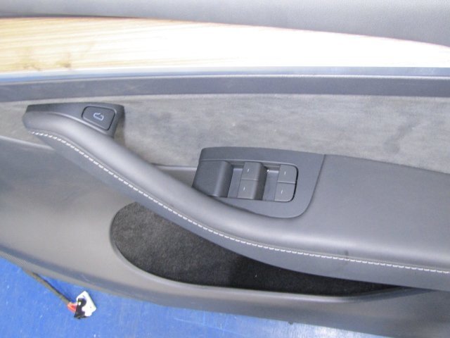 Yahoo!オークション - 【個人宅配送不可】[P29+EH1] テスラ モデルY ...