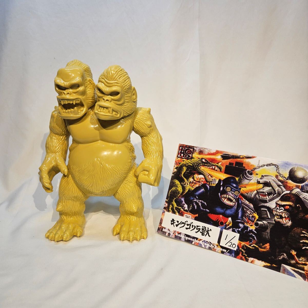 Yahoo!オークション - ソフビ Sofubi HxS キングゴリラ獣 YELLOW 30CM