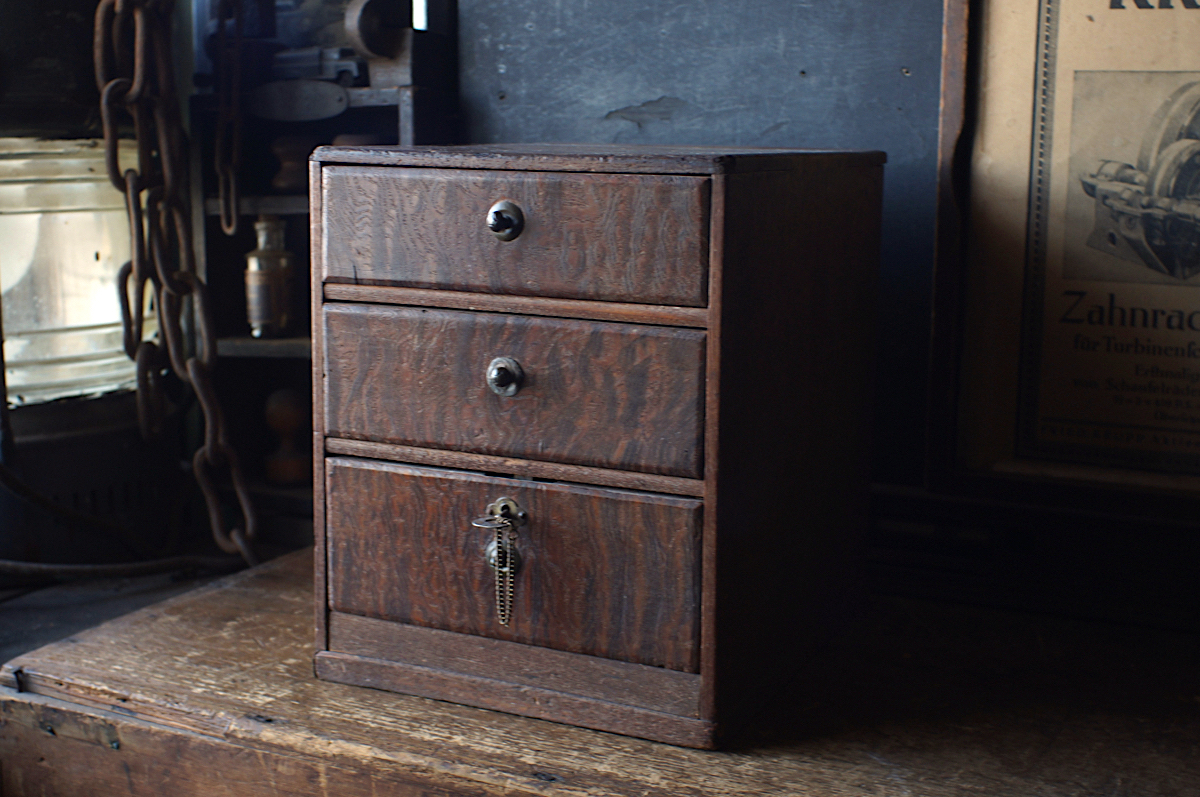 Yahoo!オークション - 鍵付き 3段 小引き出し アンティーク