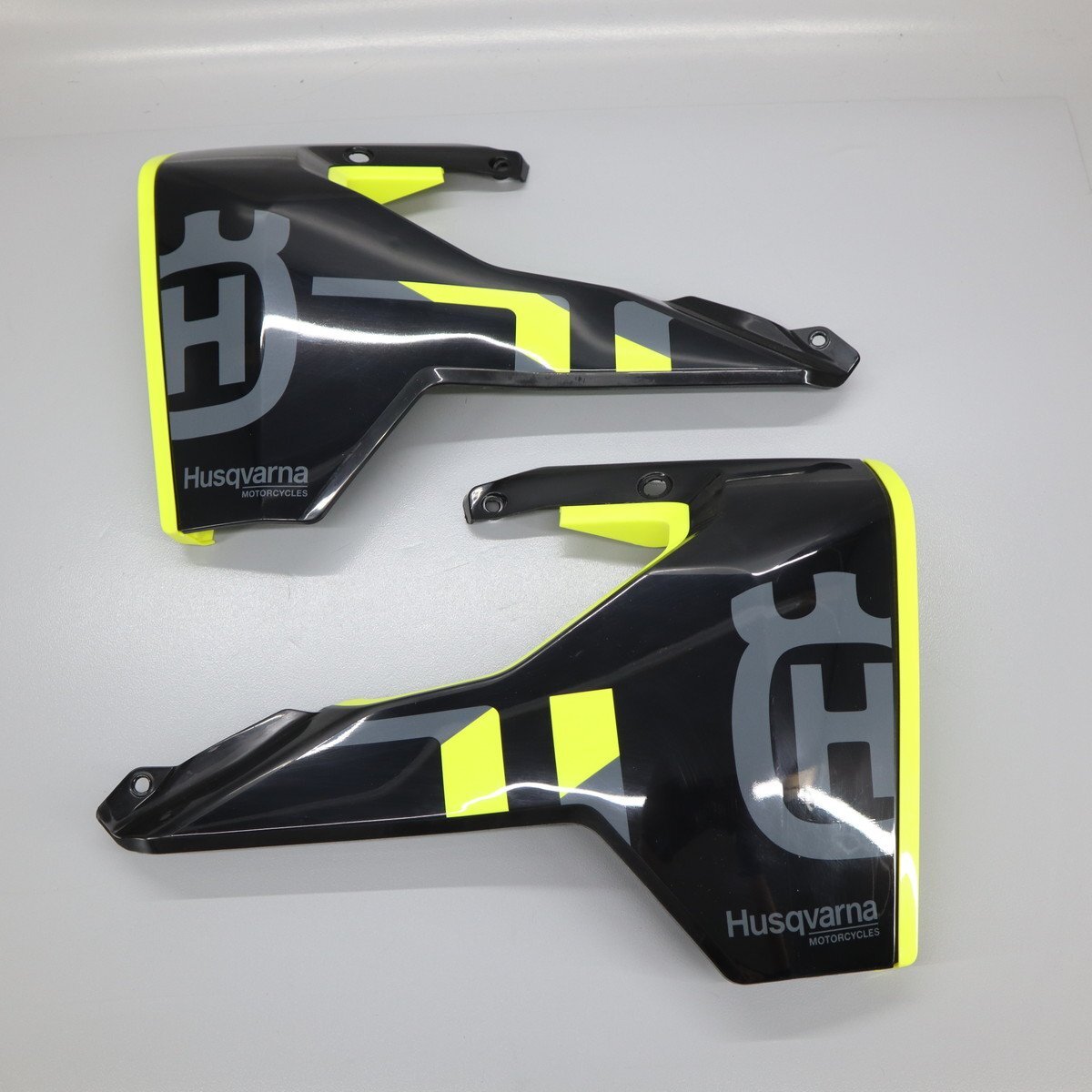 HUSQVARNA エンデューロ ENDURO 701 純正 シュラウド 左右 サイドカウル ハスクバーナー 270.08.051.100 241213KY0004(その他)｜売買された ...