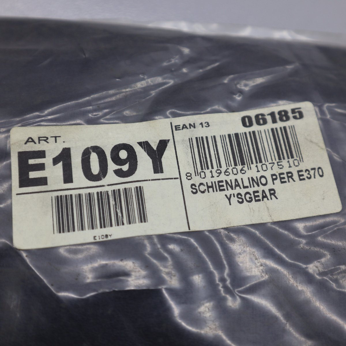 Yahoo!オークション - GIVI E109 バックレスト E370用 撮影のため開封 ...