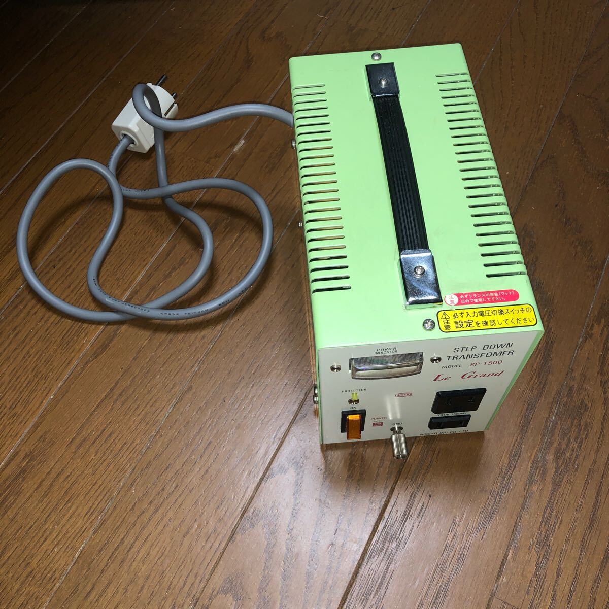 Yahoo!オークション - 日章工業 変圧器 海外 小型軽量 AC220/240V→AC1...