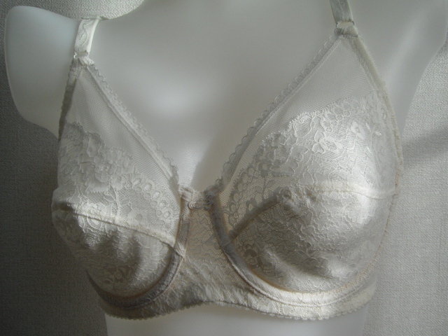 Yahoo!オークション - 新品同様 シャルレ ancy FA131 B80 ブラジャー 補正