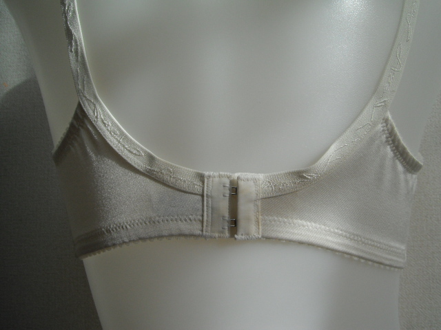 Yahoo!オークション - 新品同様 シャルレ ancy FA131 B80 ブラジャー 補正