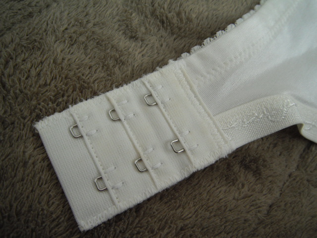 Yahoo!オークション - 新品同様 シャルレ ancy FA131 B80 ブラジャー 補正