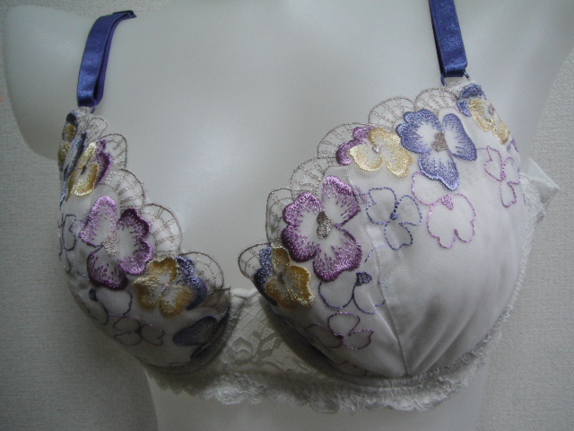 Yahoo!オークション - 美品 ワコール wing D85 ブラジャー HB2900 補正