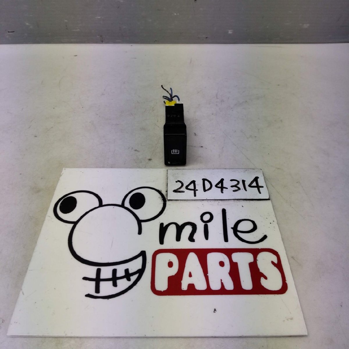 Yahoo!オークション - QK30 クルー 純正 熱線スイッチ 2Z7－1...