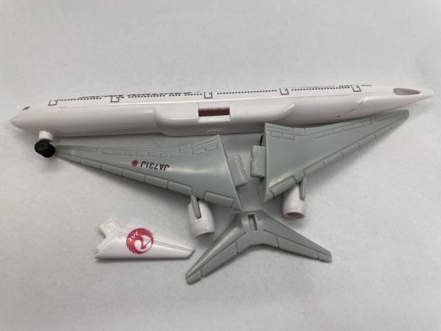 Yahoo!オークション - JAL搭乗時に子供用にもらえるプラモデル JA7...