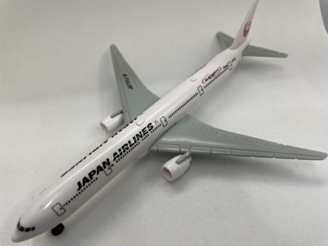 Yahoo!オークション - JAL搭乗時に子供用にもらえるプラモデル JA7...