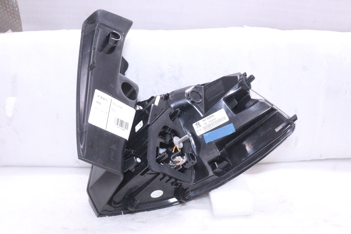 Yahoo!オークション - 4Y-1708 美品 LED P87 プジョー 5008 左テールラ...