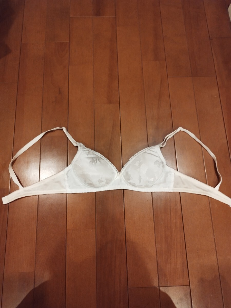 Yahoo!オークション - ブラジャー 白 A75 未使用
