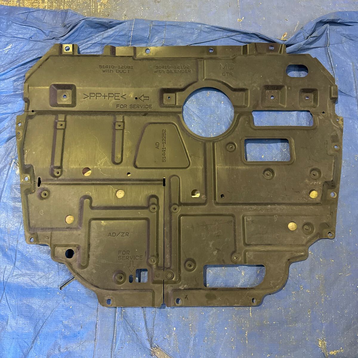 293 トヨタ ZVW 30 プリウス フロント エンジン アンダーカバー y(フロント)｜売買されたオークション情報、yahooの商品情報をアーカイブ公開 - オークファン（aucfan.com）