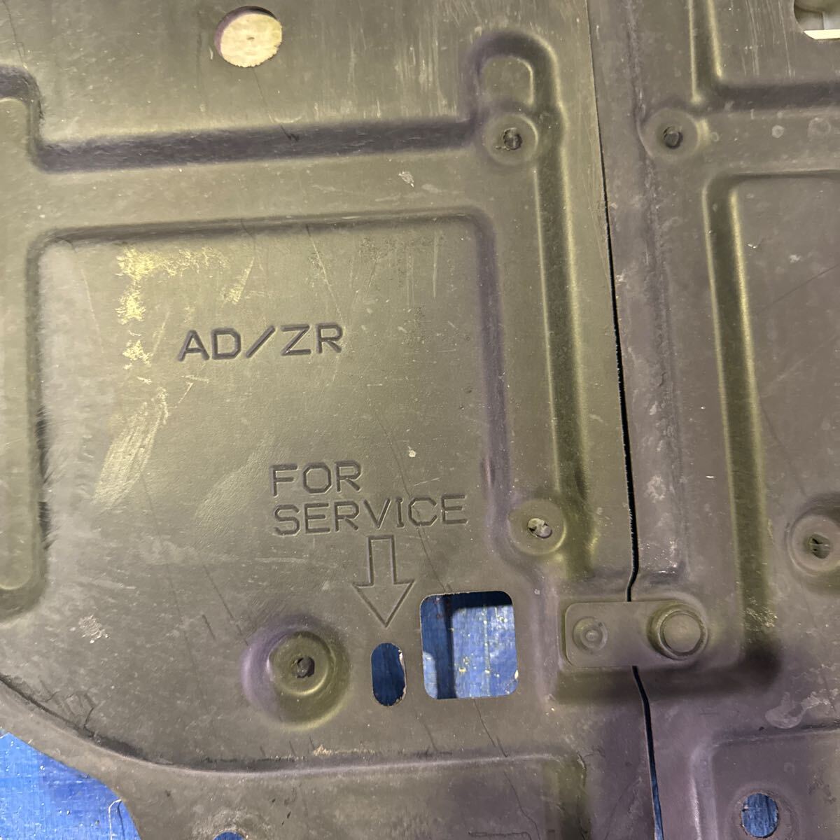 293 トヨタ ZVW 30 プリウス フロント エンジン アンダーカバー y(フロント)｜売買されたオークション情報、yahooの商品情報をアーカイブ公開 - オークファン（aucfan.com）