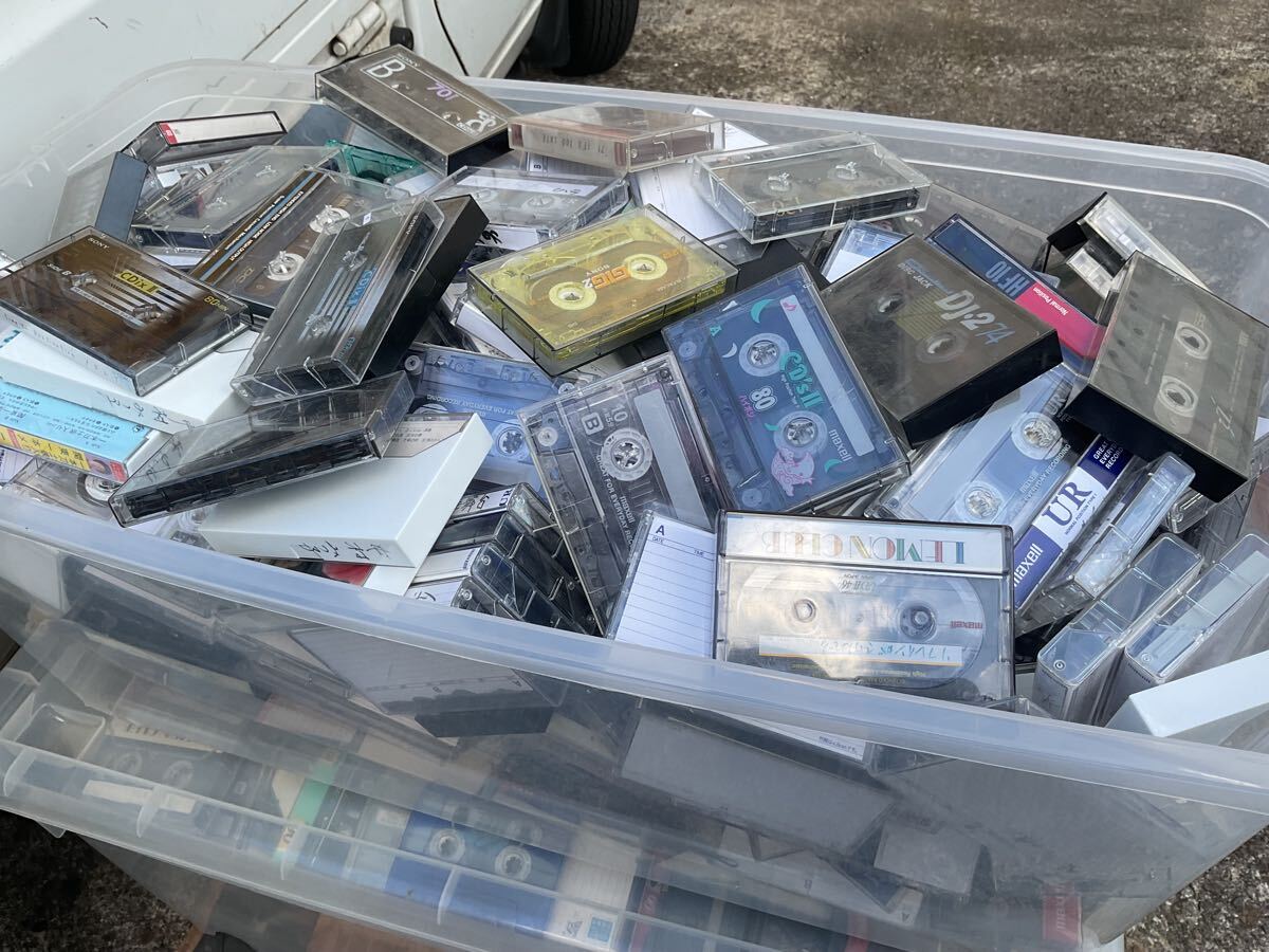 Yahoo!オークション - 2/カセットテープ 大量まとめ売り 約24kg 140サ...