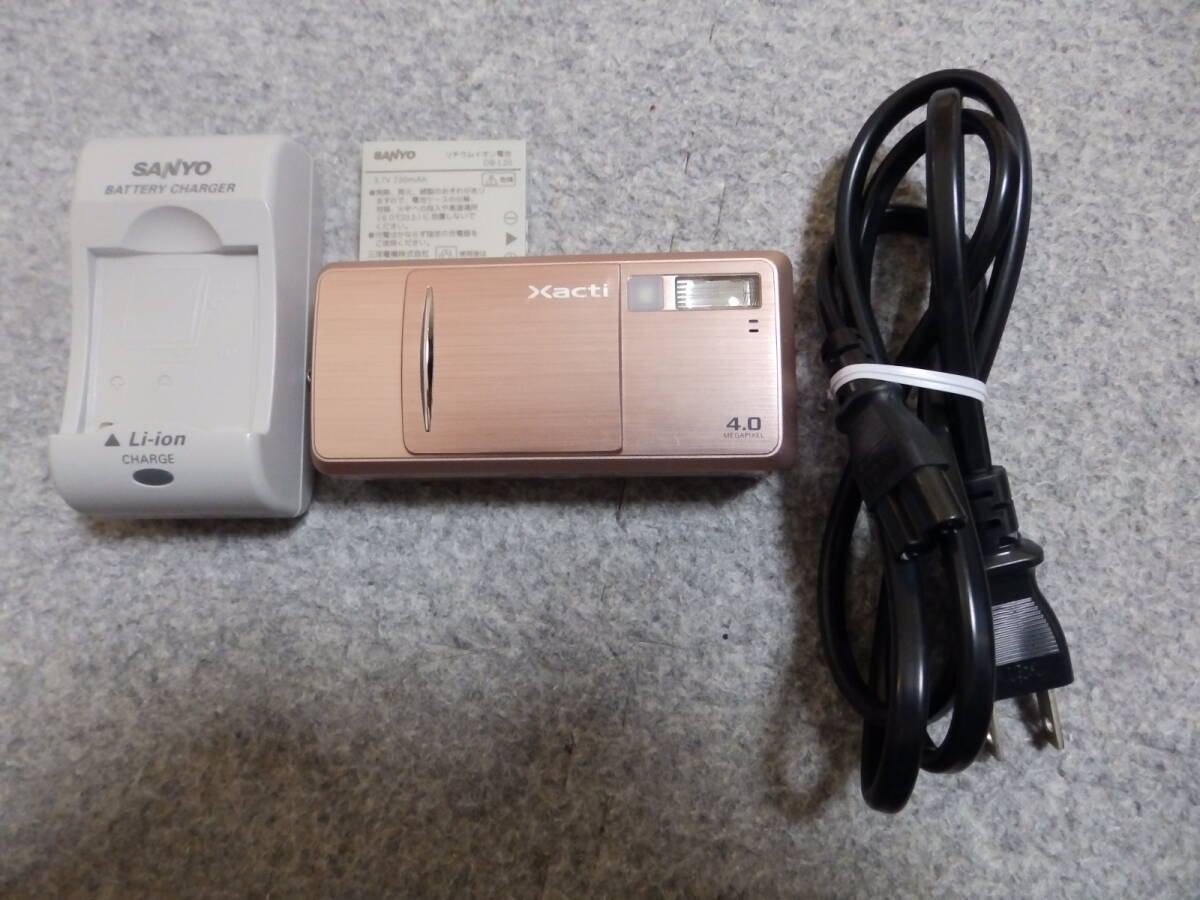 Yahoo!オークション - 激レア品 SANYO Xacti DSC-J4 PINK デジタルカ...