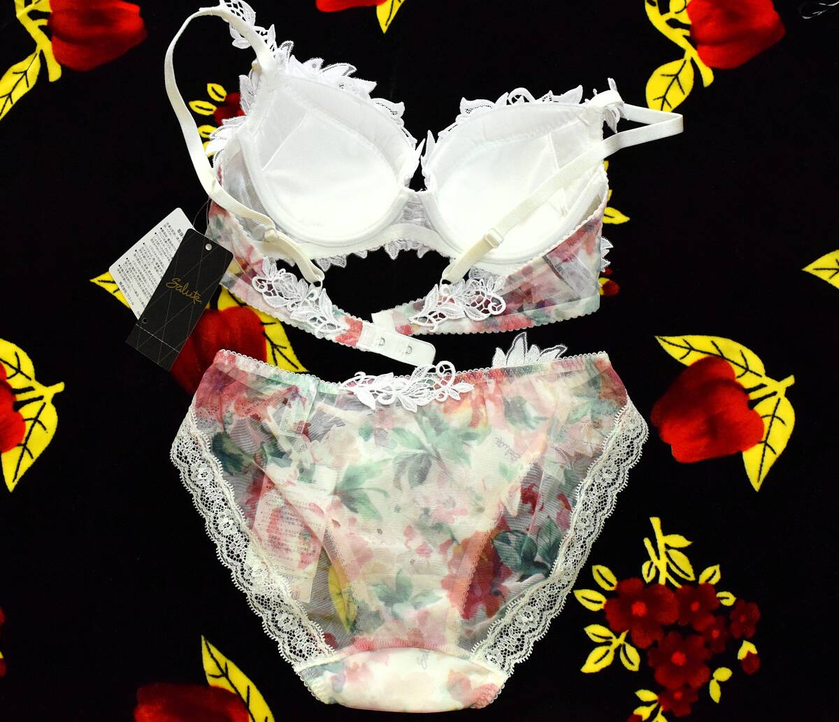 Yahoo!オークション - 新品・タグ付き ワコール サルート 62G・アー...